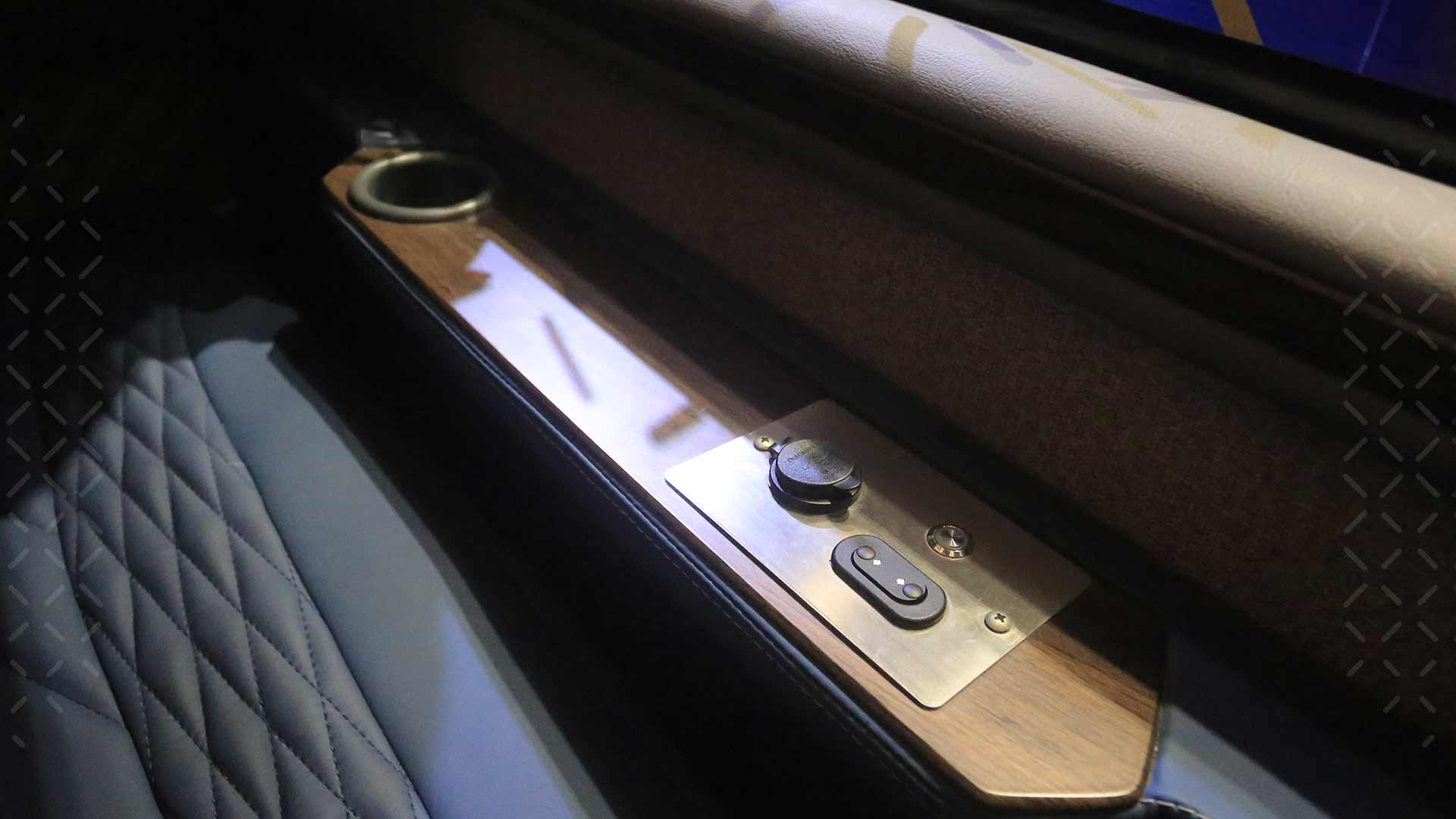 Jetbus 5 Dream Coach - PT. Adiputro Wirasejati